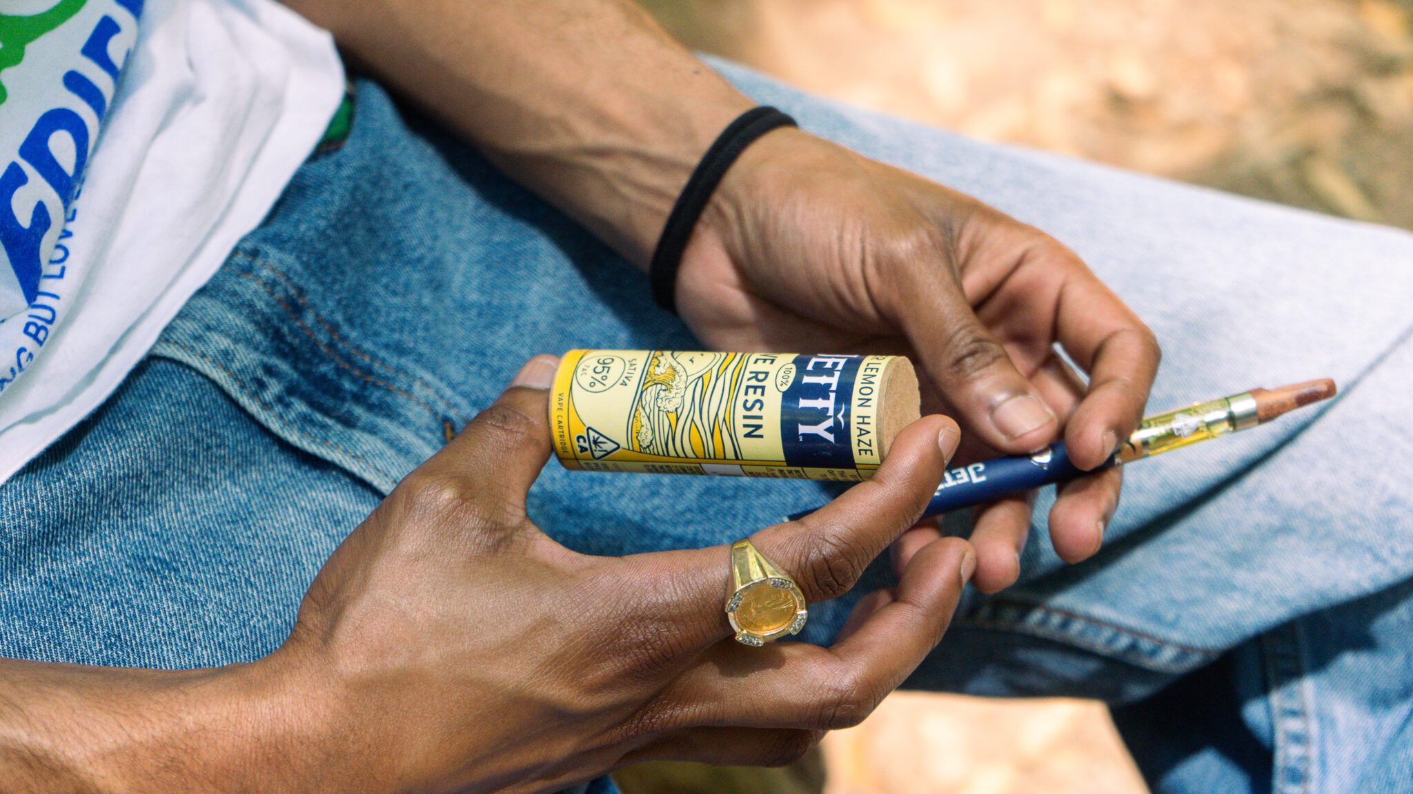 How to Use The Dablicator™ Oil Applicator Device - Solventless, Live ...